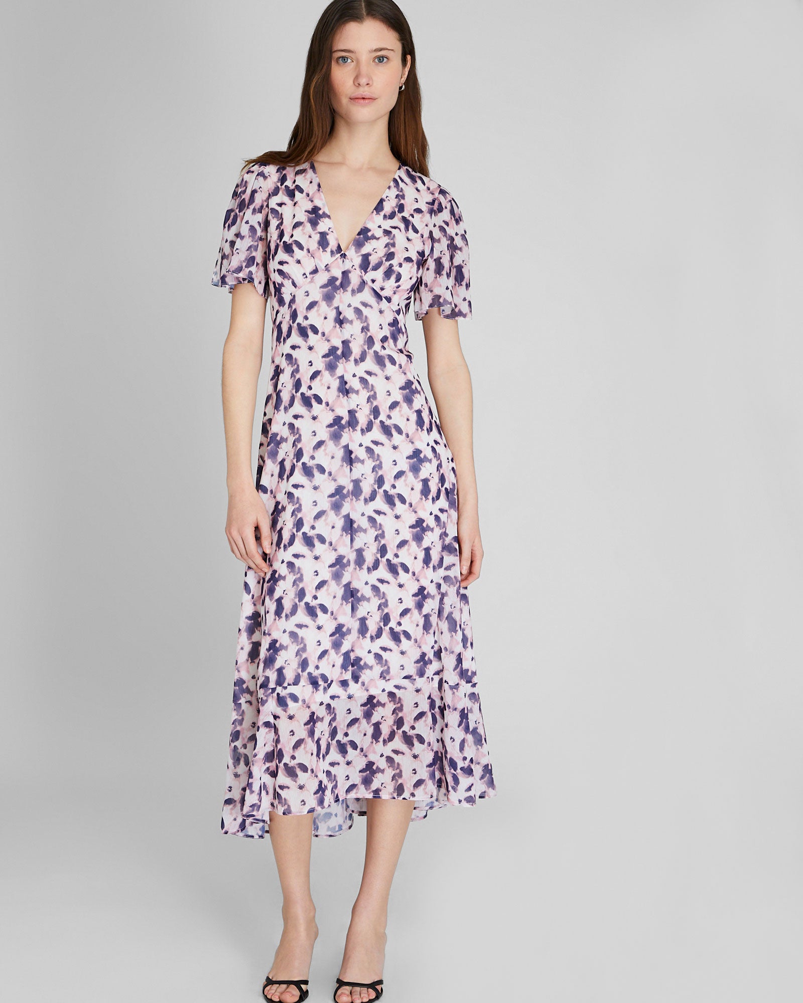 Women's Purple Print Tiered Flutter Sleeve V-Neck Midi Dress | CLUB MONACO CA