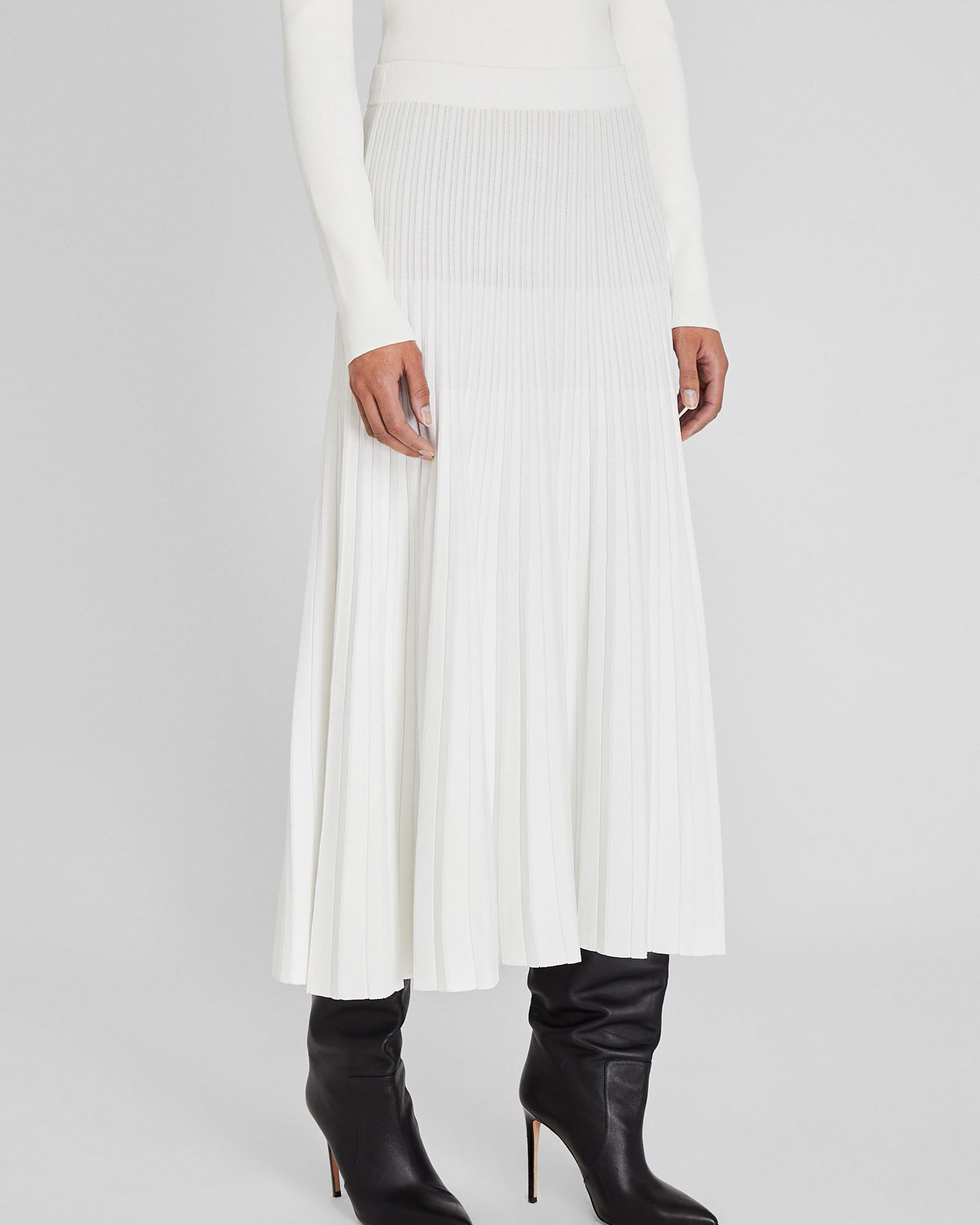 Women's Soft Pearl Sunburst Pleat Ribbed Knit Midi Skirt | CLUB MONACO CA
