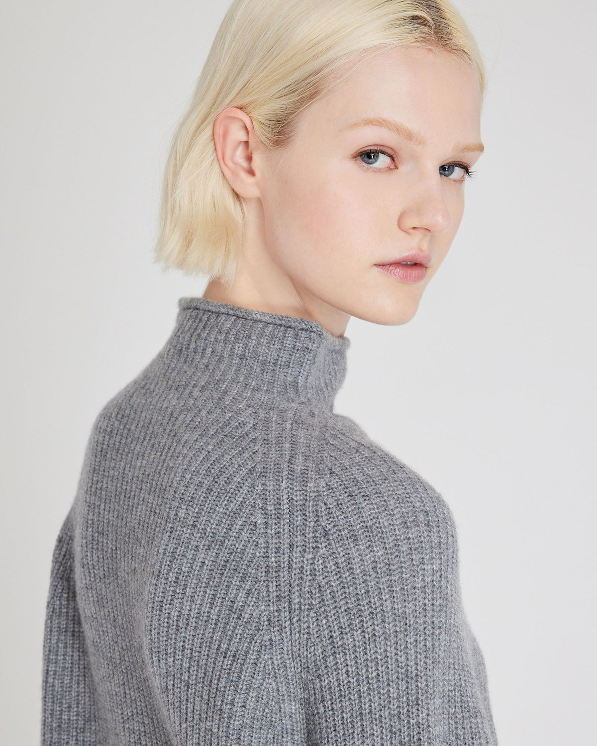 Women's Medium Heather Grey Emma Cashmere Sweater | Club Monaco CA