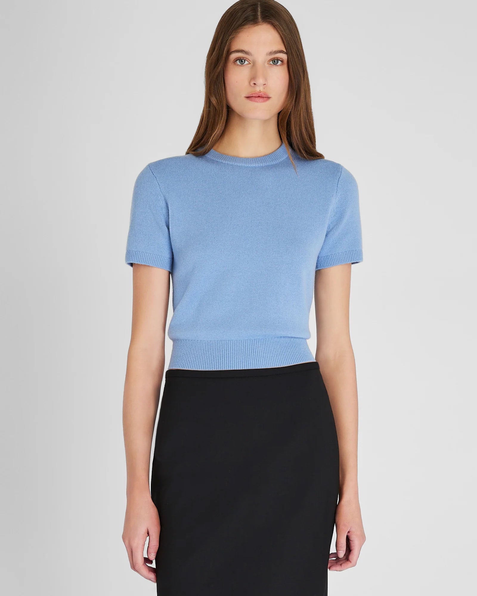 Chandail court ajusté à col rond en mélange de cachemire et manches ...